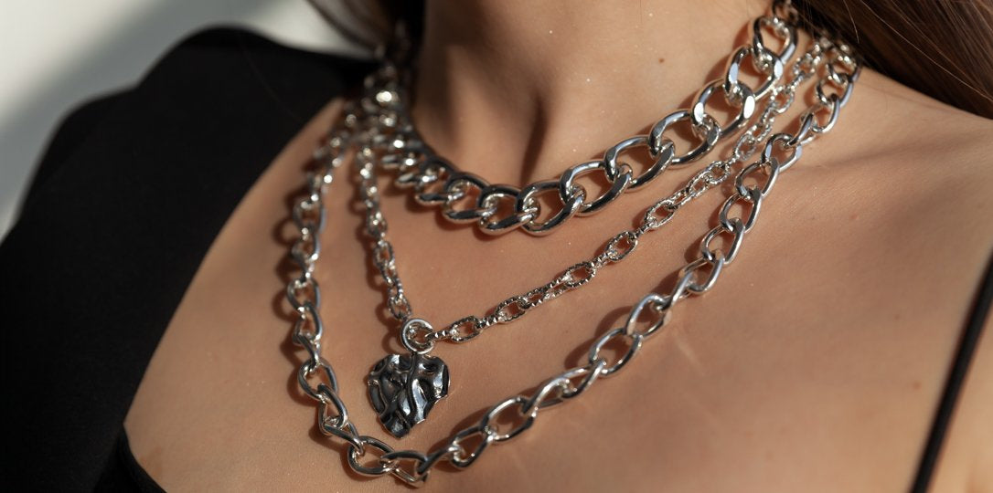 Silver Scroll Chains – Gold Palace